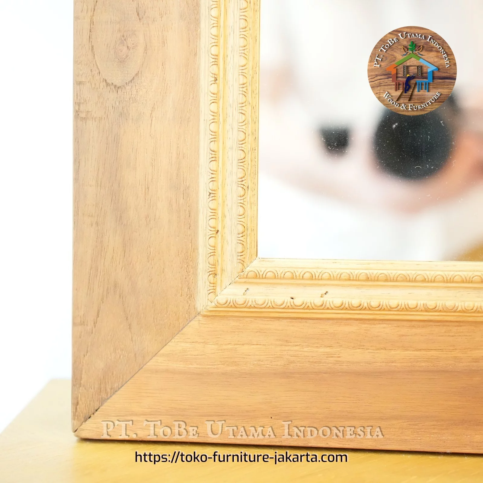 Tampilkan Ruangan yang Berbeda dengan Kaca Cermin Kayu Jati!