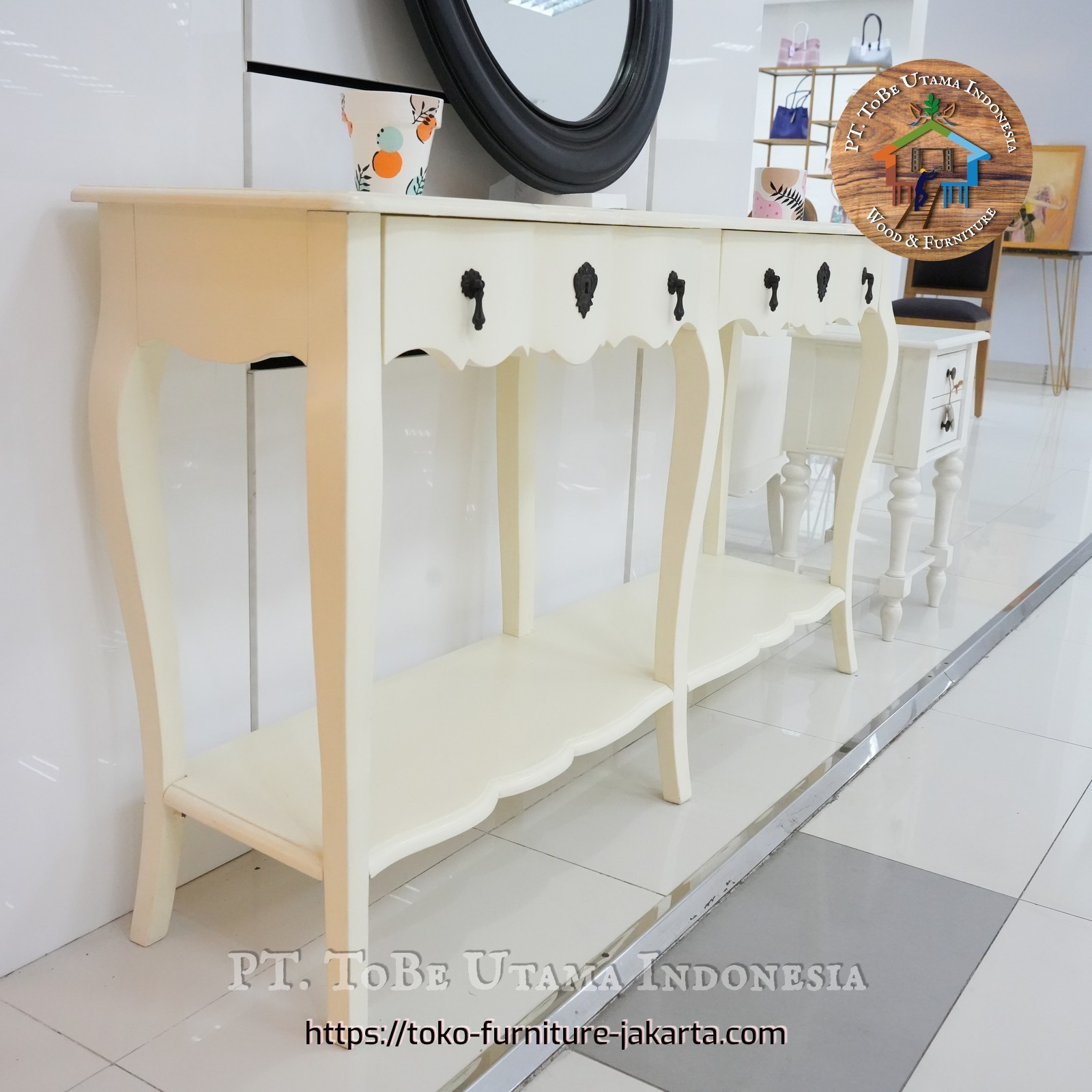 Luxurious Cleopatra Dressing Table for Your Boudoir