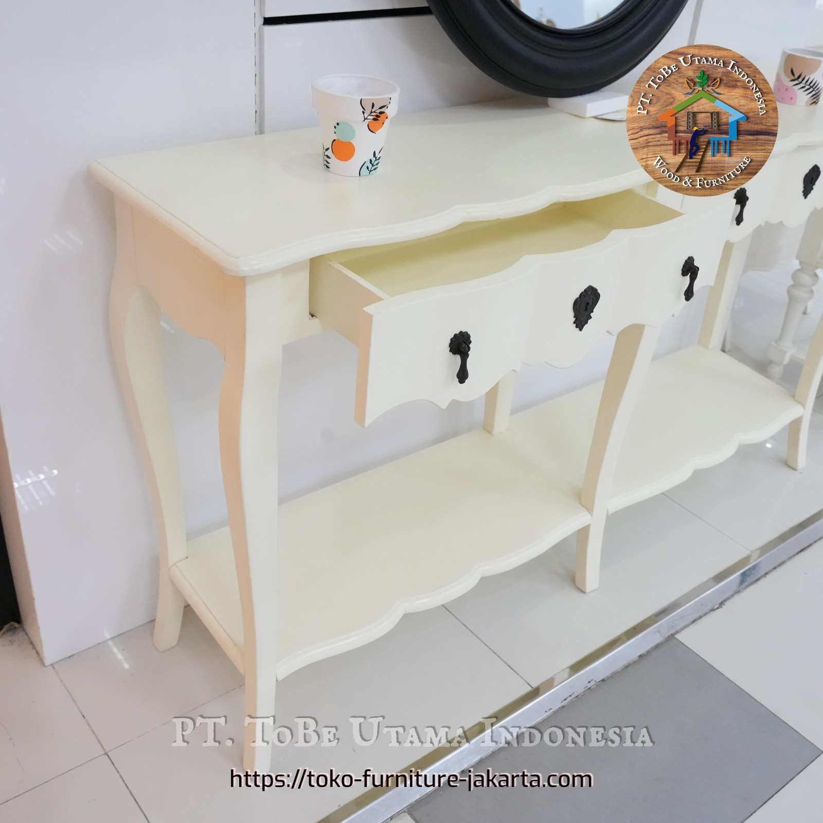 Luxurious Cleopatra Dressing Table for Your Boudoir