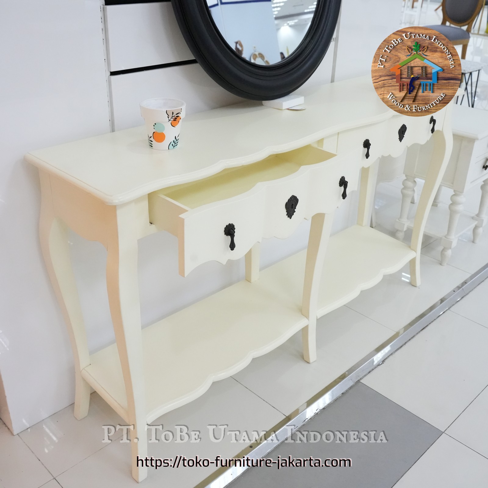 Luxurious Cleopatra Dressing Table for Your Boudoir