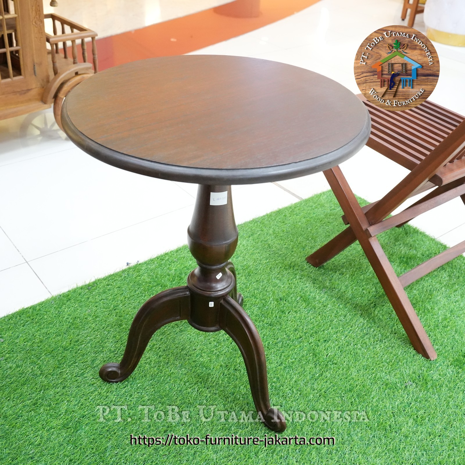 Meja Kecil Bundar Betawi: Sentuhan Tradisional Interior Anda