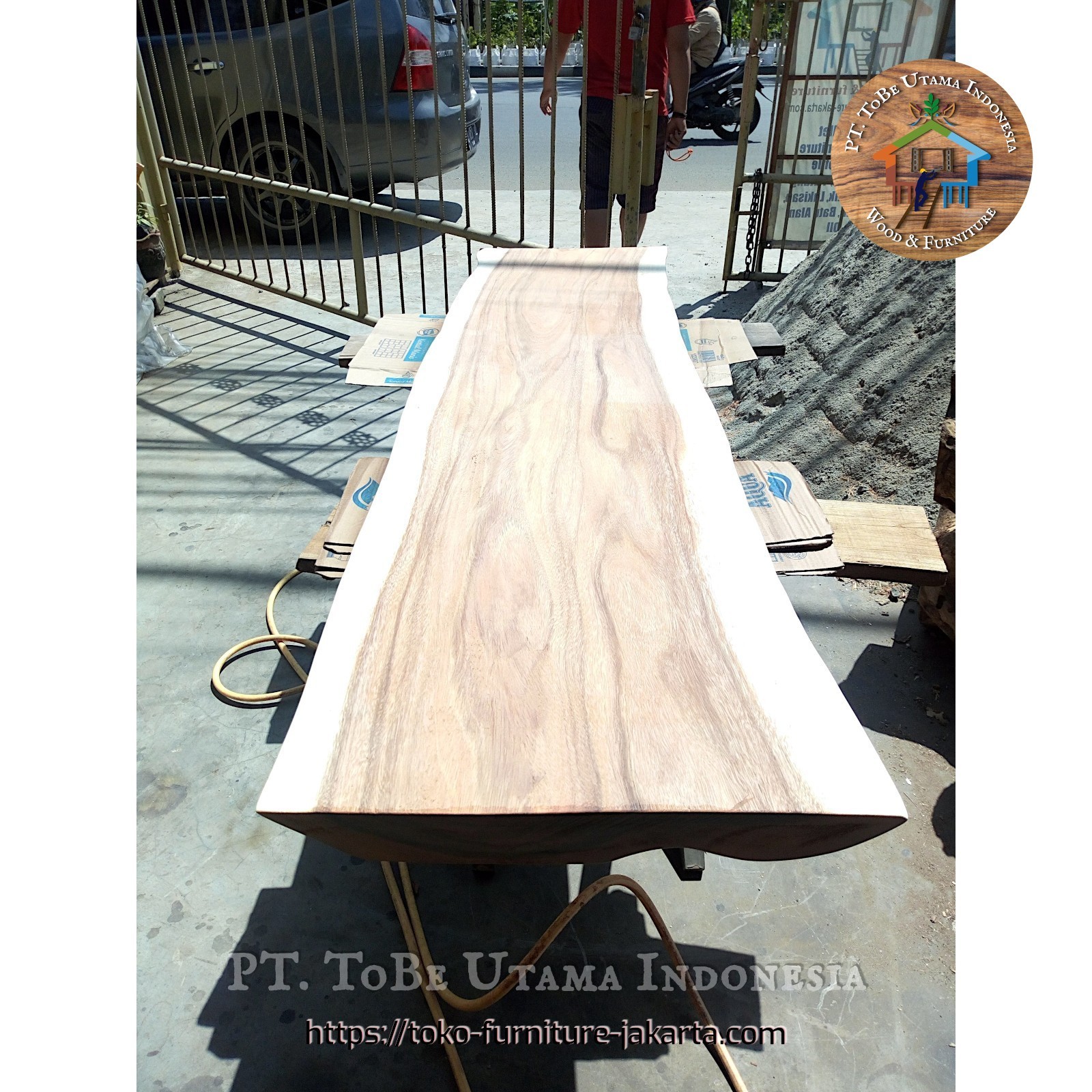 The Beauty of Trembesi Wood for Dining Tables and Console Tables