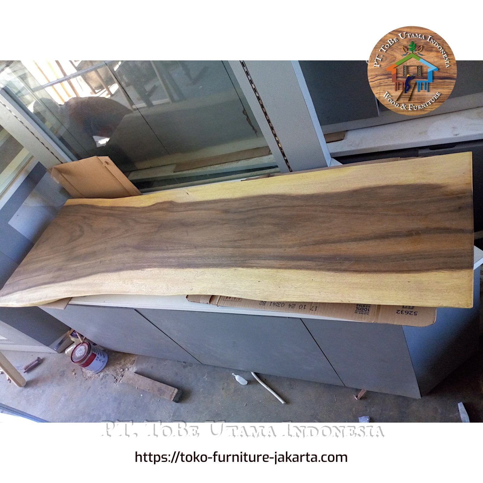 The Beauty of Trembesi Wood for Dining Tables and Console Tables