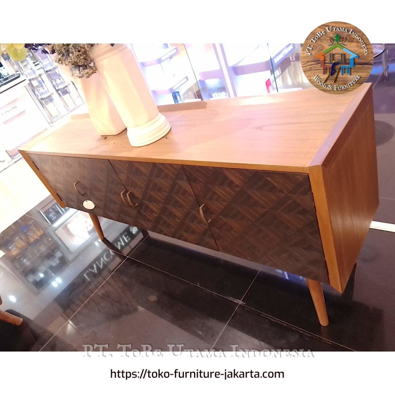 Bufet Modern Veneer dengan Desain Minimalis dan Laci Luas