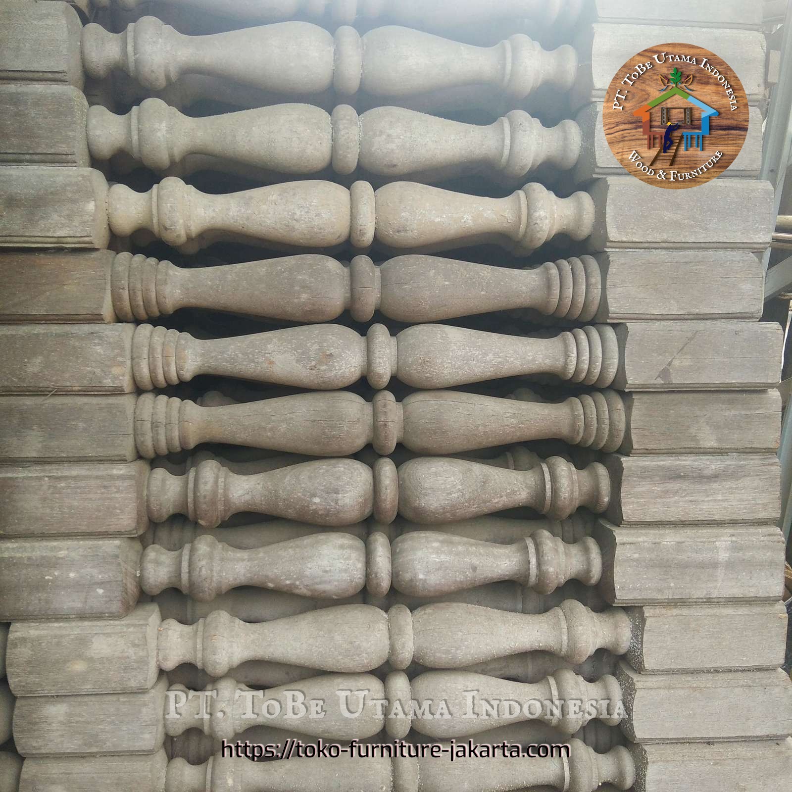 Railing Tangga dan Balkon untuk Desain Rumah Mediterania