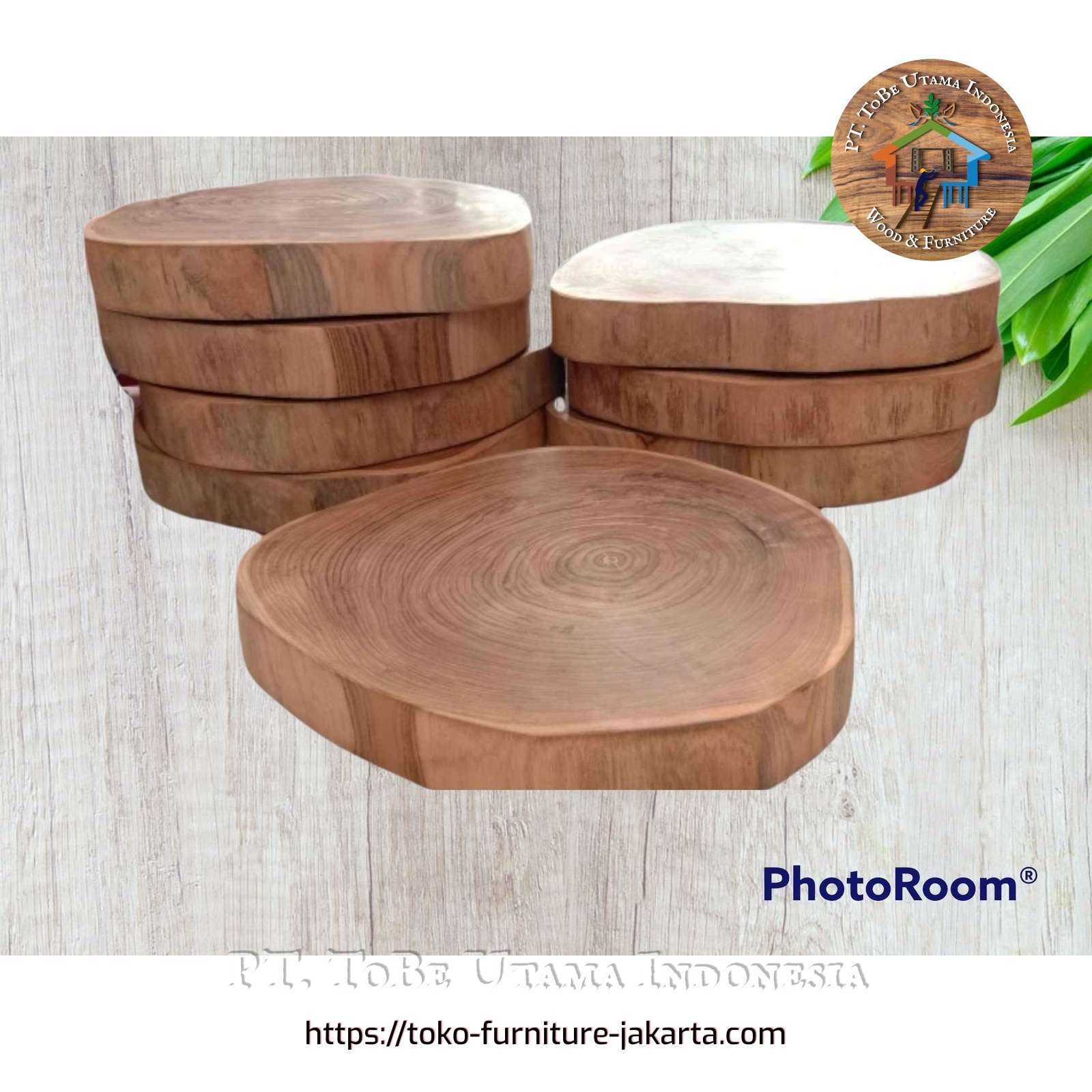A Beautiful of Hard Wood for Serving Food in Your Dining Table