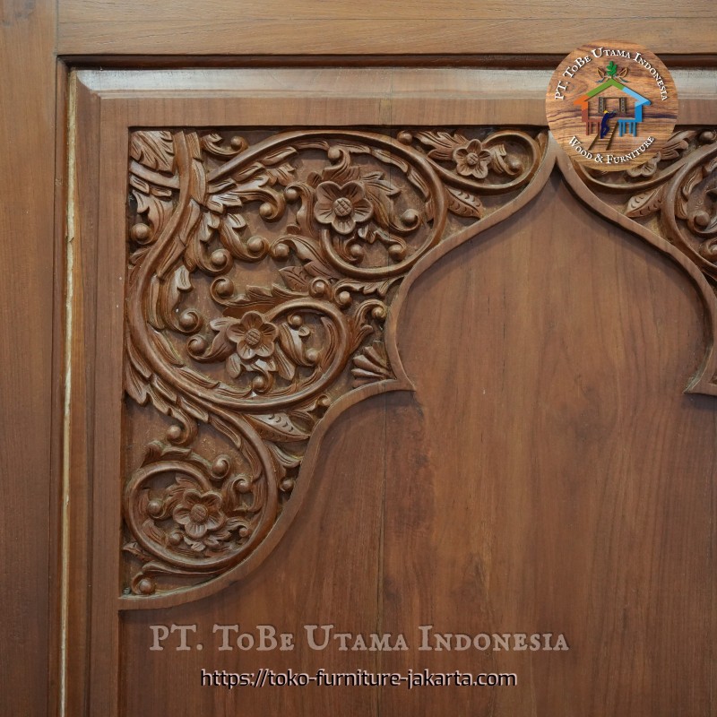 Pintu Ukir Wayang Sebagai Hiasan Dinding Yang Artistik