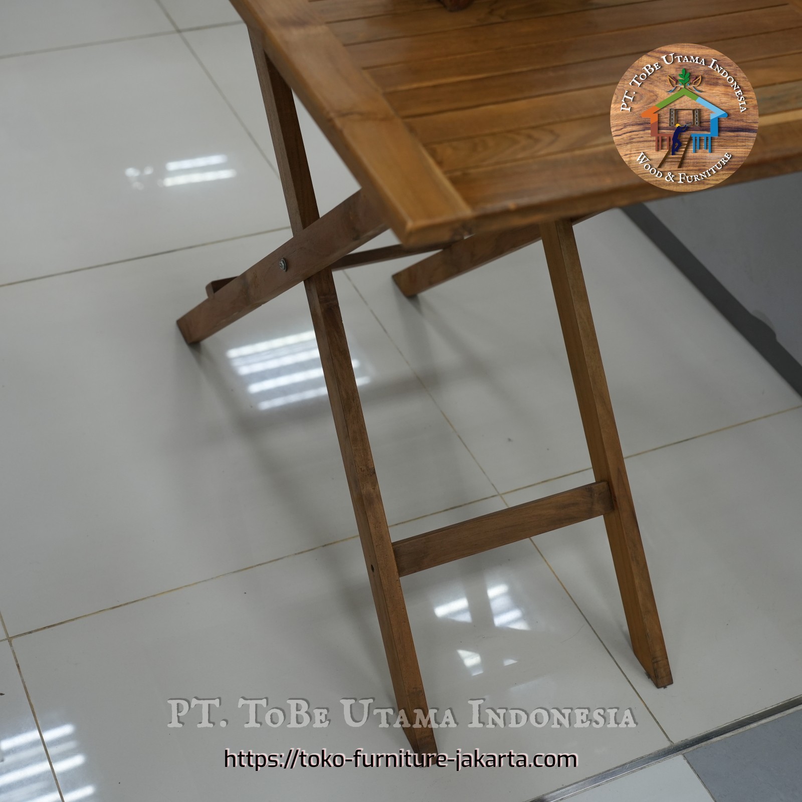 Meja Makan Lipat untuk Pasangan Romantis di Restoran