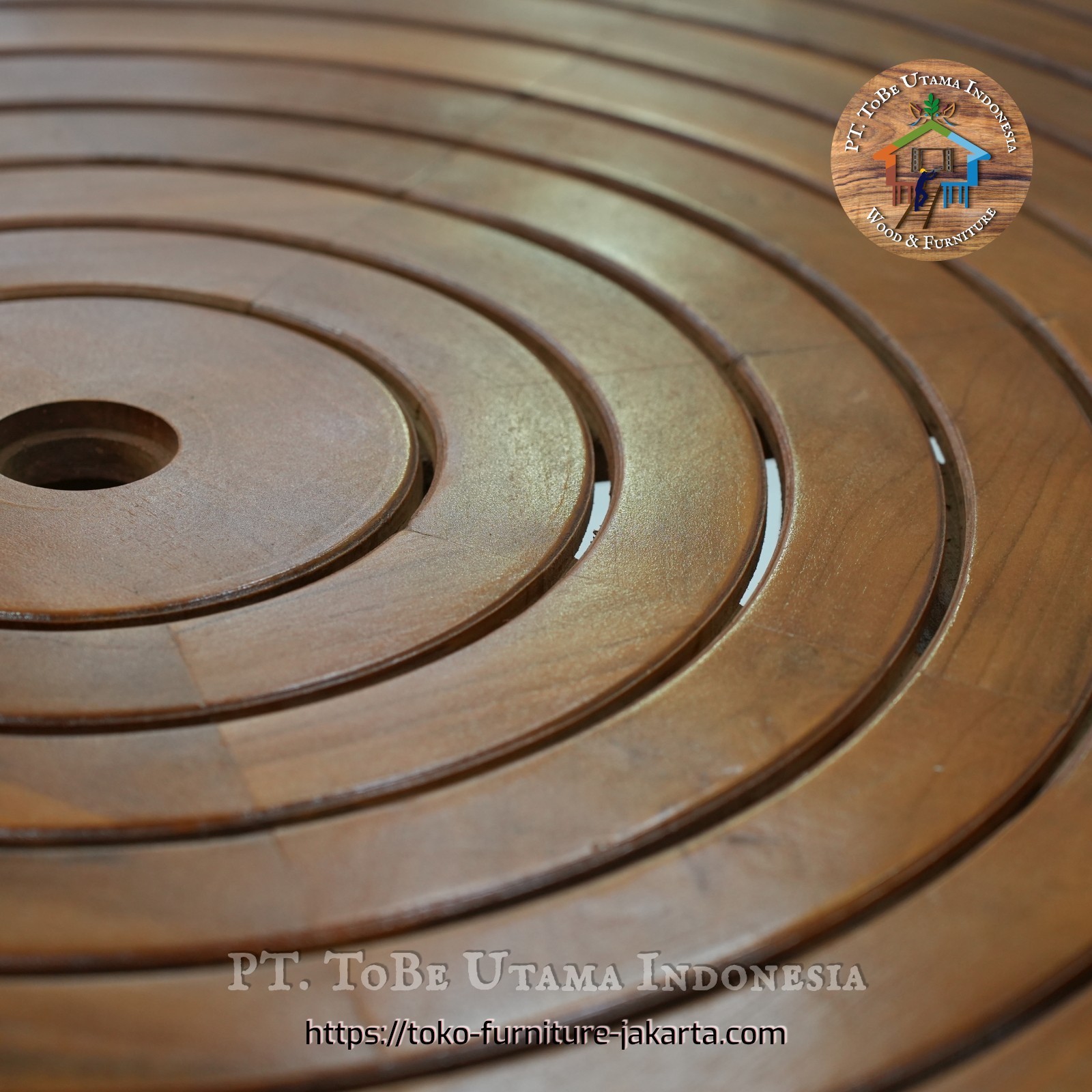 Round Dining Table for a Harmonic Living