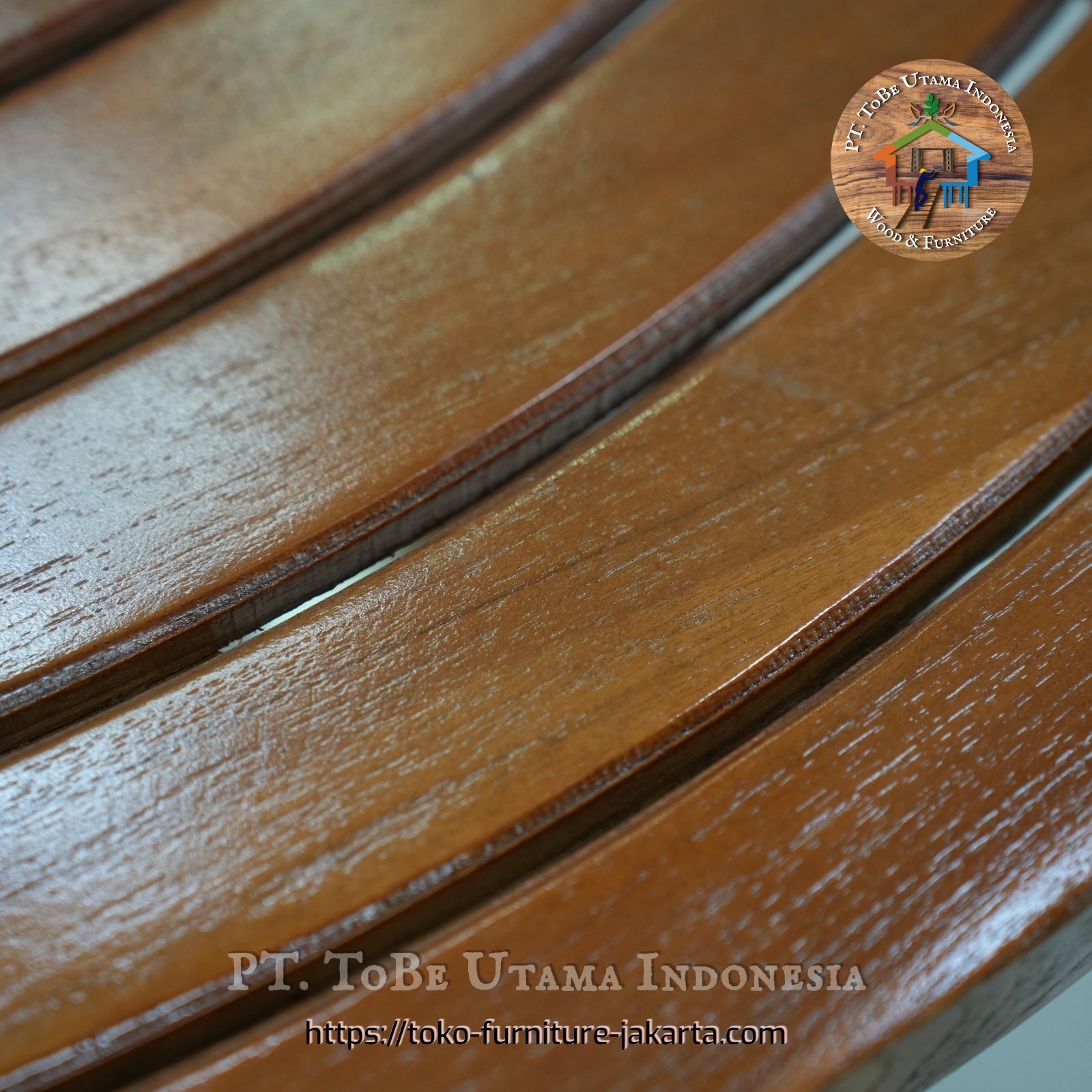 Round Dining Table for a Harmonic Living