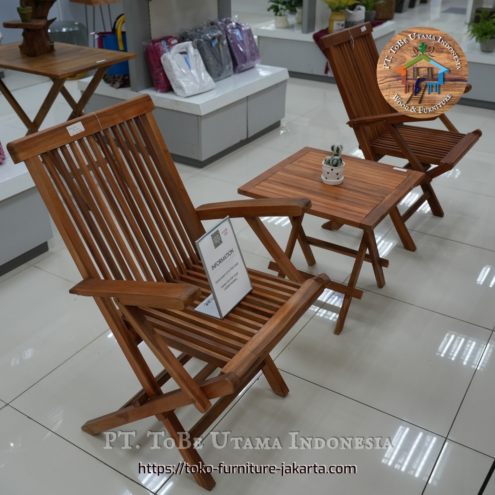 Meja Kecil untuk Sudut Ruangan dan untuk Teras