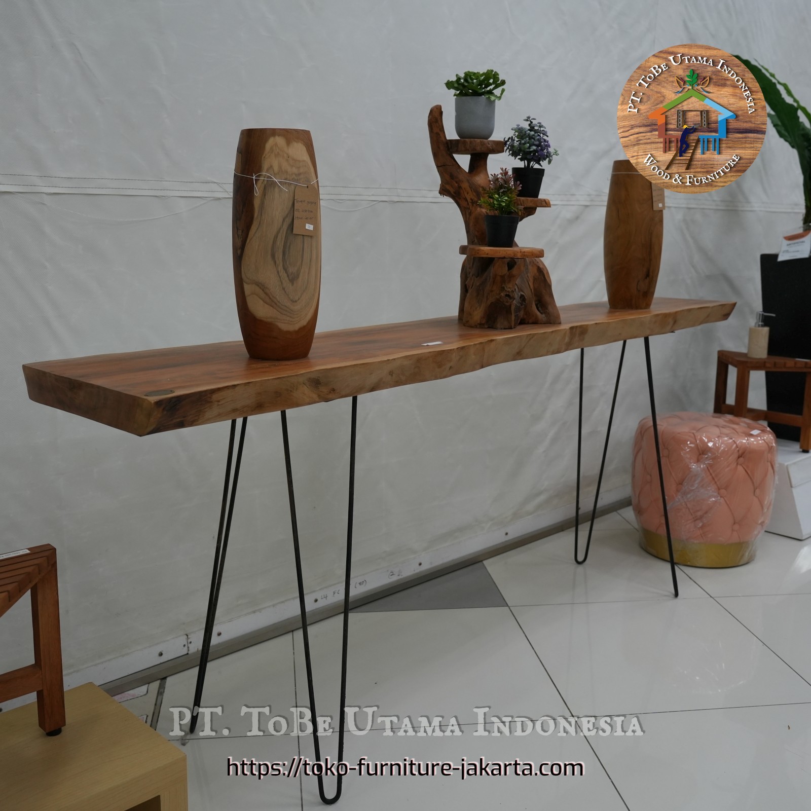 Meja Konsol dari Kayu Solid dengan Kaki Meja dari Besi