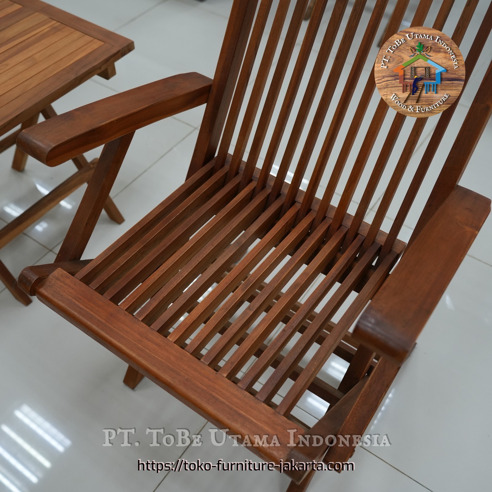Folding Chairs With Arms Rest for Outdoor Made From Teak Wood