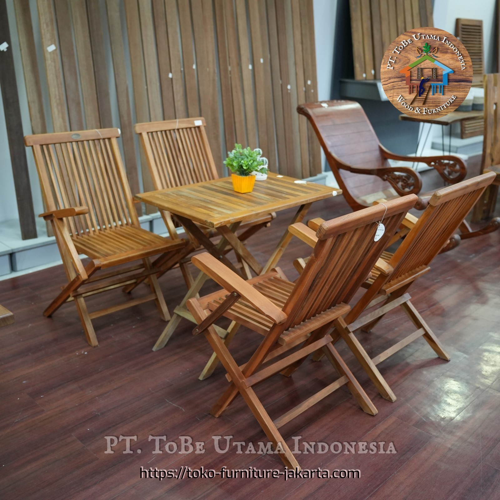 Folding Chairs With Arms Rest for Outdoor Made From Teak Wood