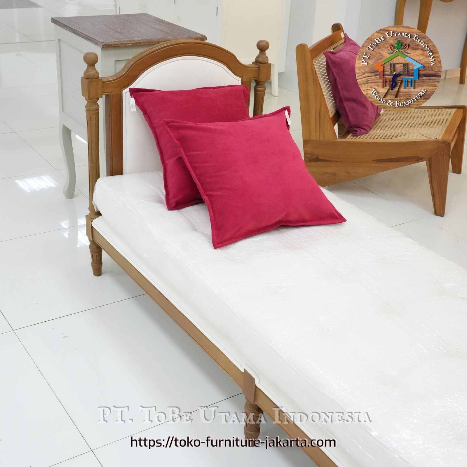 Cleopatra Sofa Wood | Baci Living Room